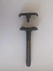 Wilkinson Sword Double Edge Razor Review: Can a Plastic Safety Razor ...